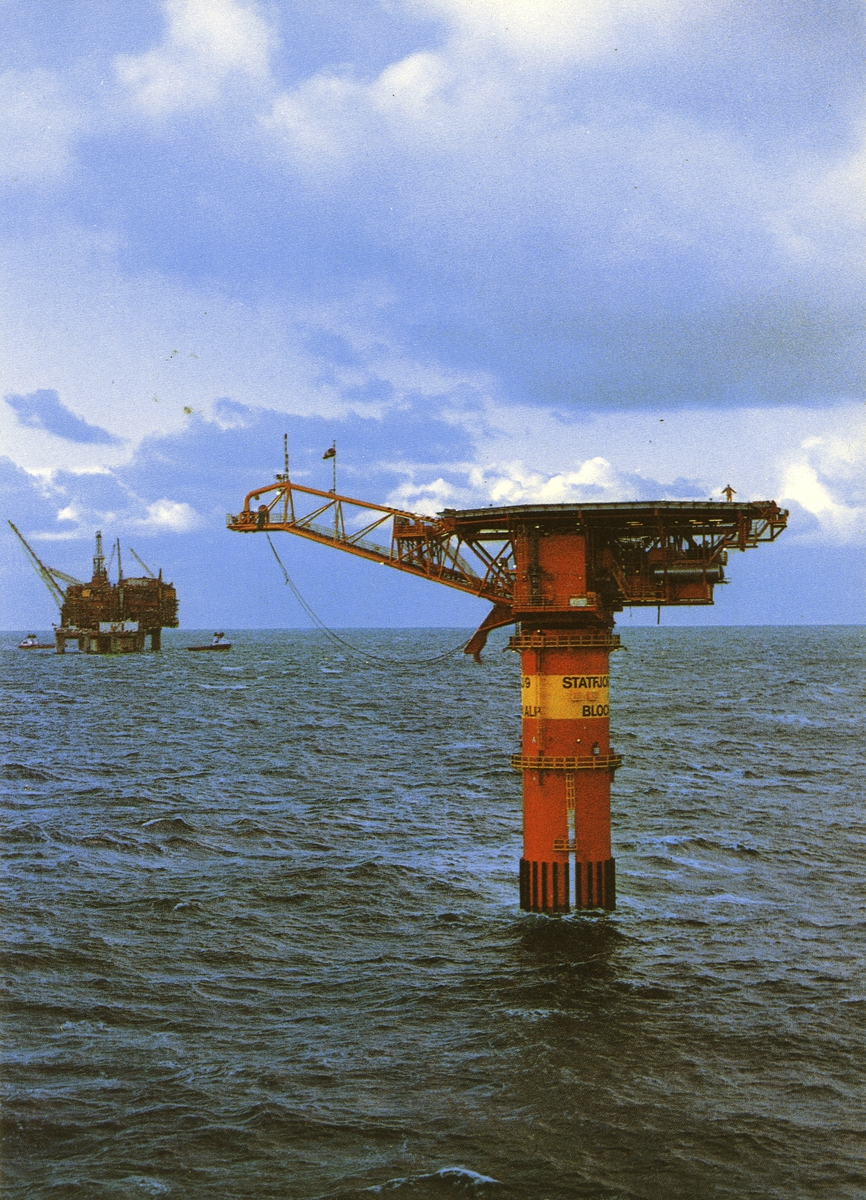 Postkort: "Lastebøyen med Statfjord A-plattformen i bakgrunnen" - Norsk ...