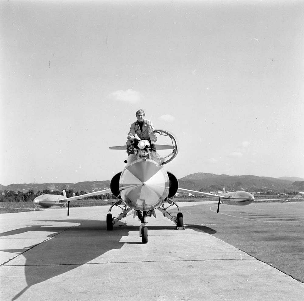 Spesielt portrettfoto av jagerflyger ved 331 skvadron, Bodø flystasjon ...