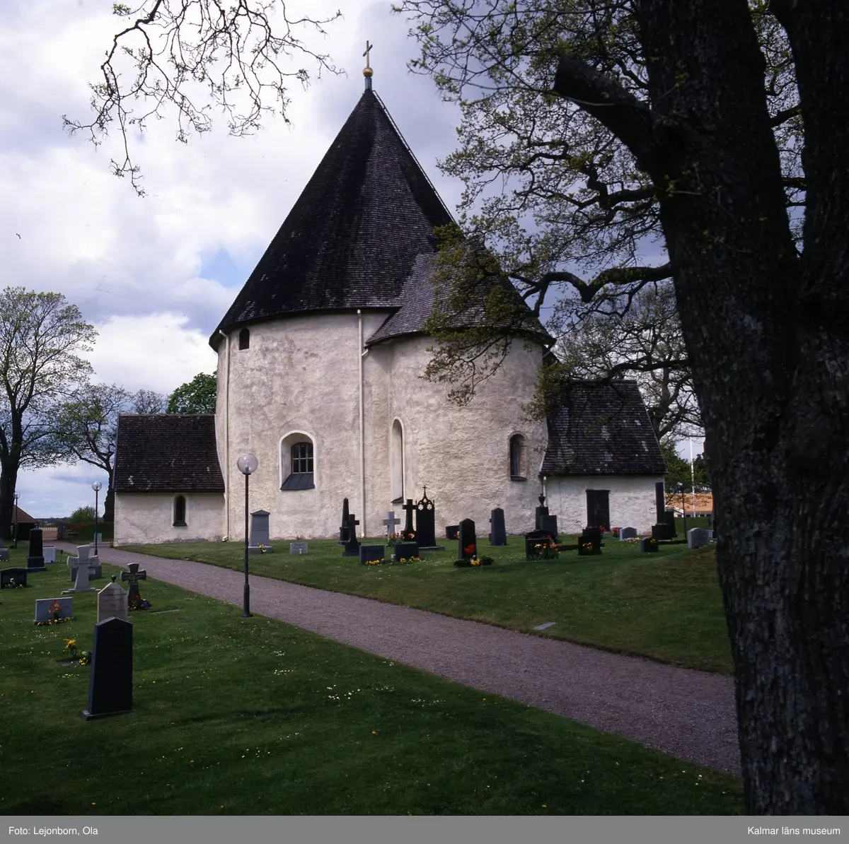 Hagby kyrka är en kyrkobyggnad i Hagby i Växjö stift. Den har alltsedan ...