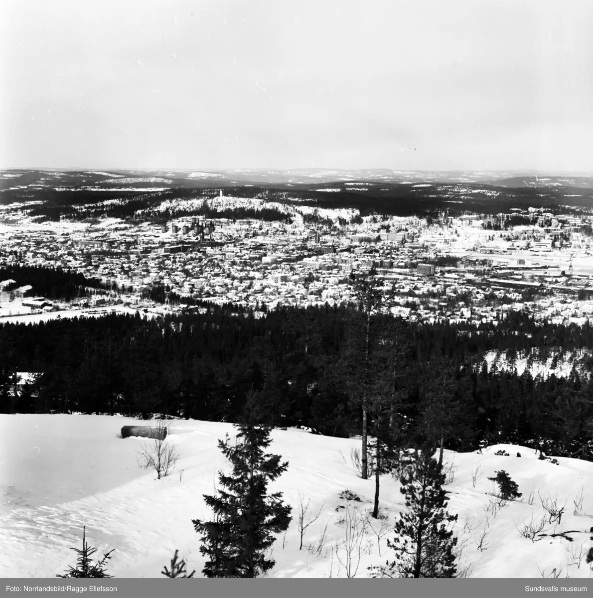 Vintervy från Södra berget över Sundsvall. - Sundsvalls museum ...