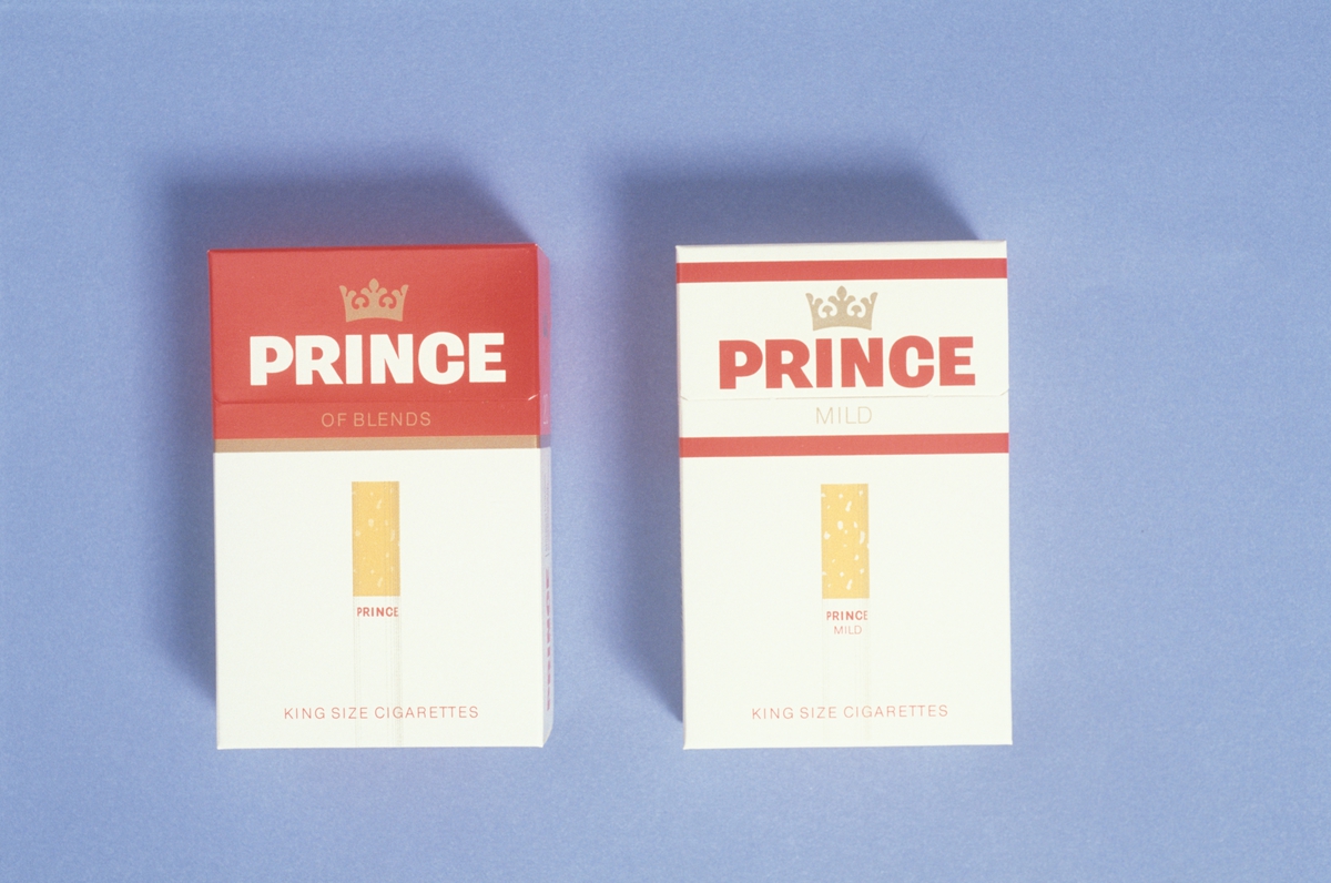 Reklamefoto av sigaretter type Prince og Prince mild. - Norsk ...