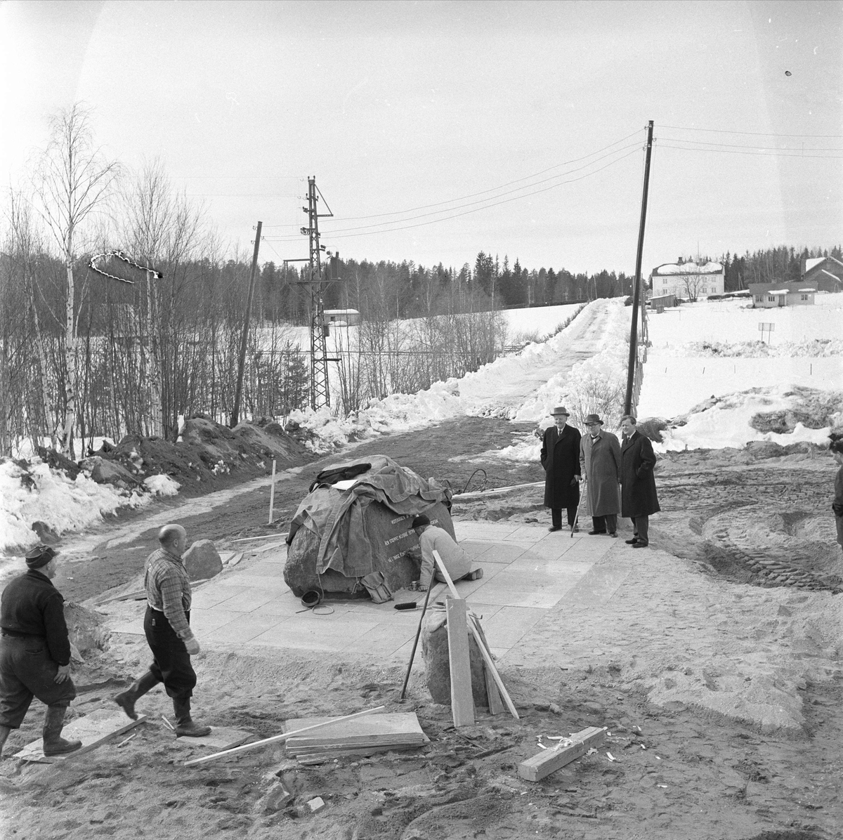 Midtskogen, Elverum, 05.04.1960. 20 år etter 9. april 1940. Minnesmerke ...