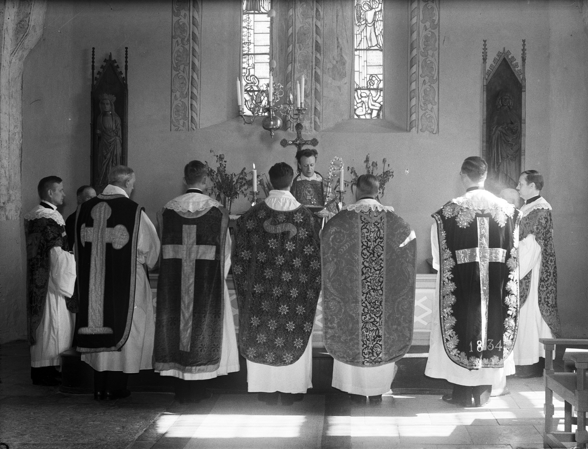 "Sol och färg över Vikstas kyrkohögtid. Ärkebiskopen återöppnar templet ...