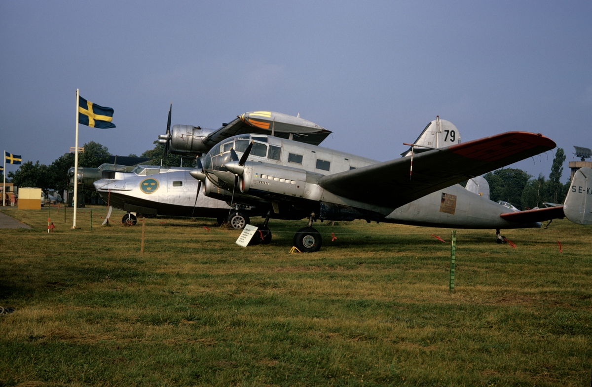 Flygplan TP 47 Catalina samt Siebel Si 204 med civilregistrering SE-KAE ...