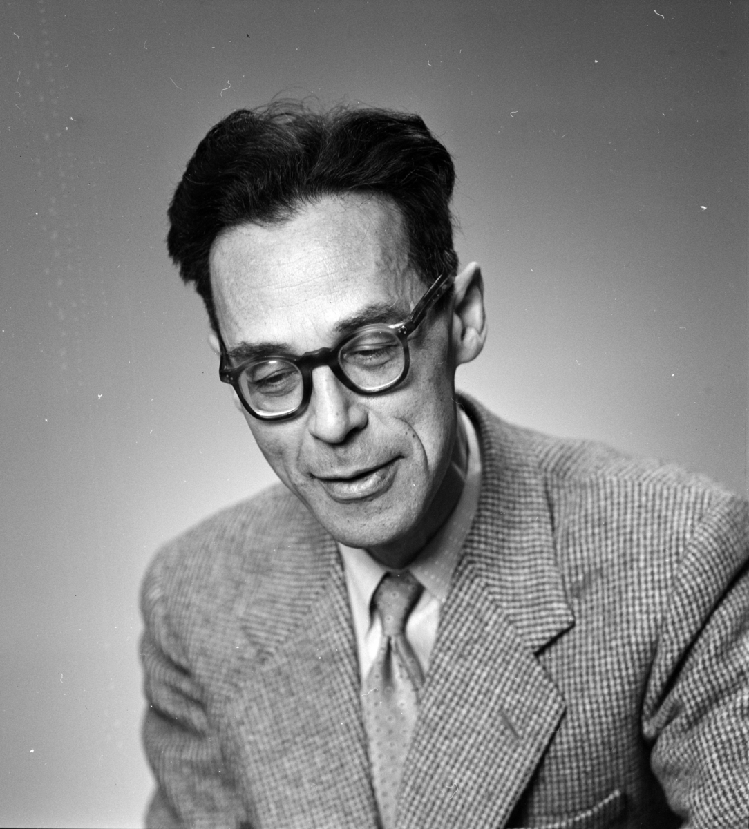 Portrett Rolf Jacobsen (1907-1994), Lyriker og forfatter., 1957. SE ...